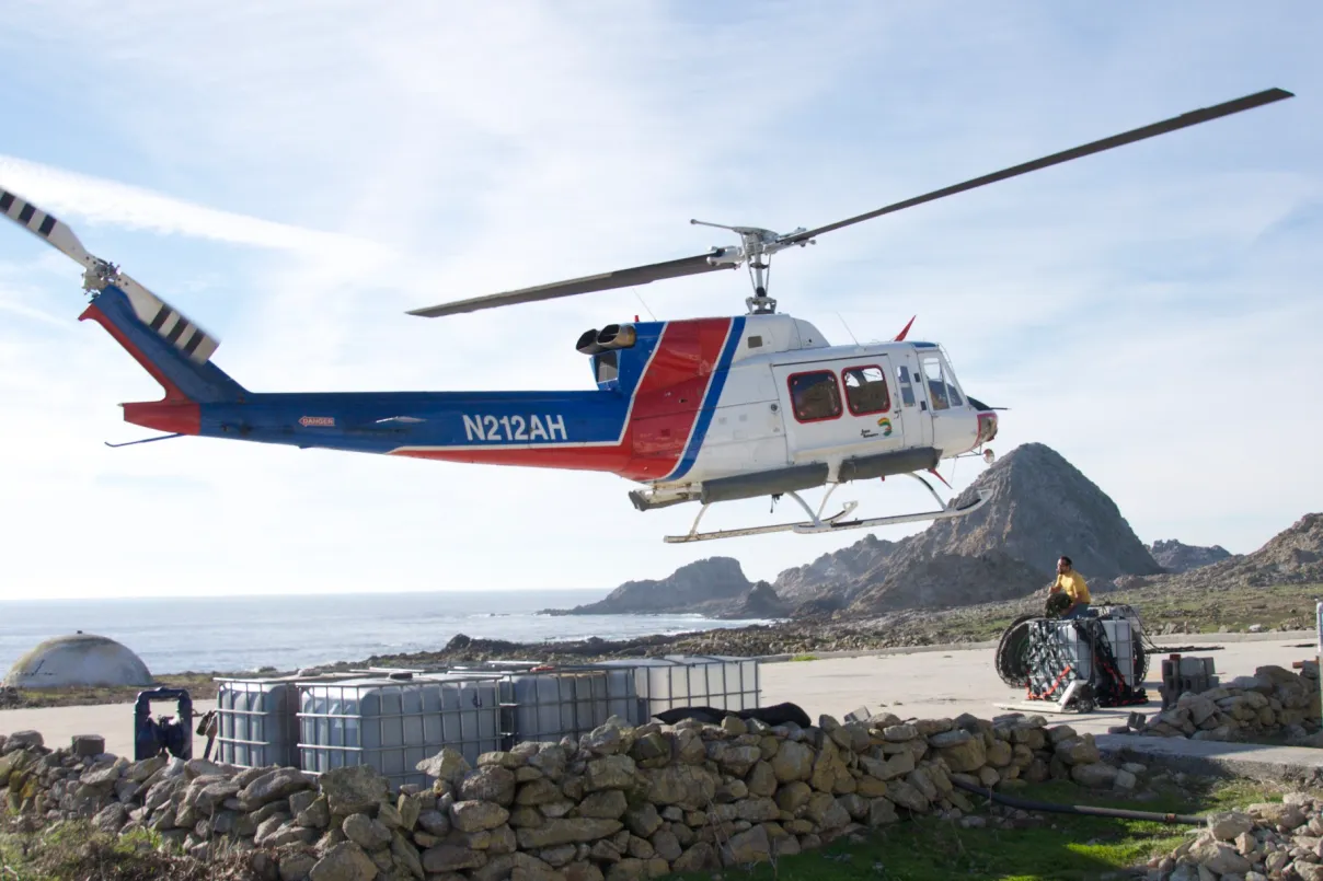 Bell 212 Medium Twin Helicopter - Helicopters: Single Page Layout ...