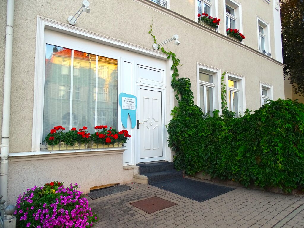 Zahnarztpraxis - Dr. med-dent Eva-Maria Schütze